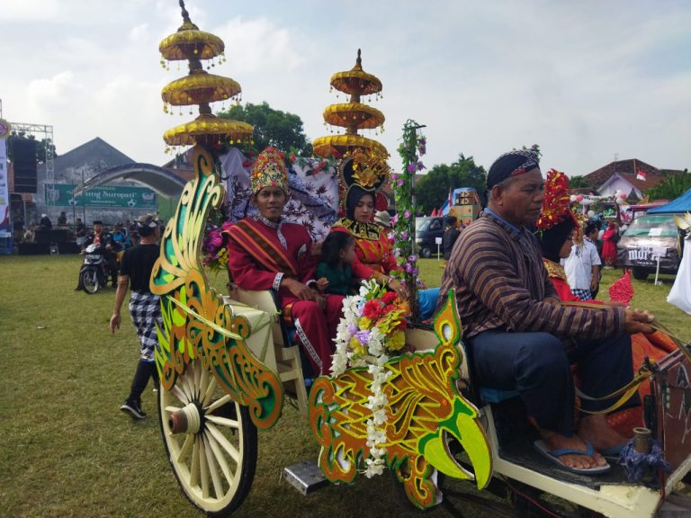 Menyambut Hari Kemerdekaan RIke-79 Desa TambakRejo Gelar Pawai Budaya ...